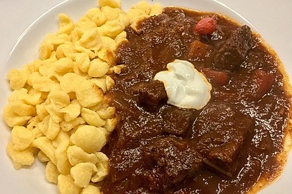Gulasch vom Rind mit Schalotten und Paprika von chefkoch | Chefkoch.de