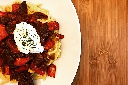 Gulasch vom Rind mit Schalotten und Paprika von chefkoch | Chefkoch.de