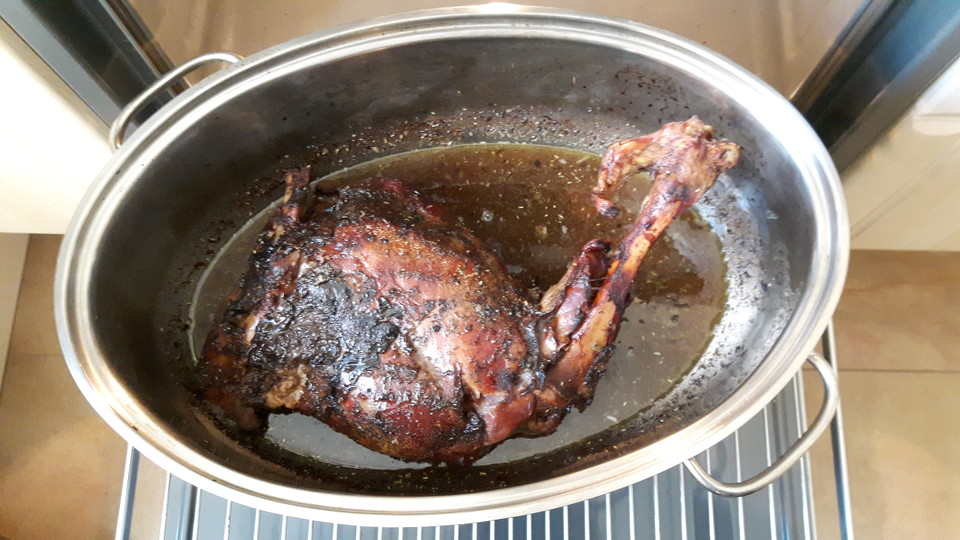 Wildschweinkeule mediterran - klassisch von Utee | Chefkoch.de