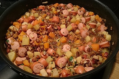 Herzhafter Linseneintopf mit Gemüse und Würstchen von chefkoch ...