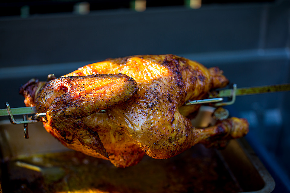 Hähnchen auf dem Spieß grillen | Chefkoch.de Hähnchen auf dem Spieß grillen | Chefkoch.de