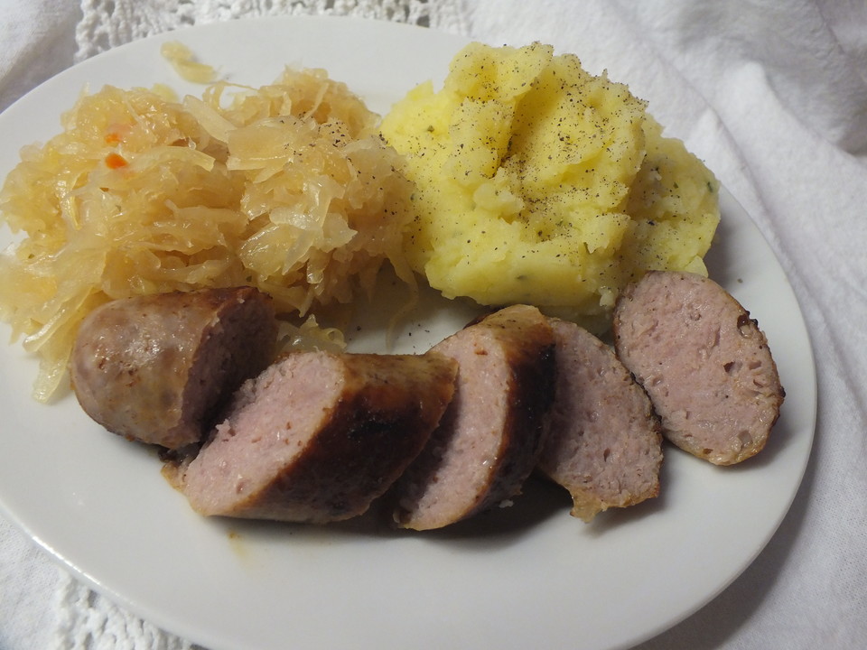 Silkes Bratwurst mit Sauerkraut und Kartoffeln von Fusselhase | Chefkoch.de