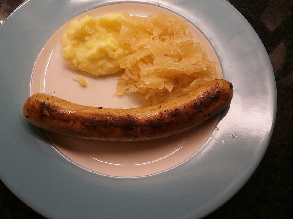 Silkes Bratwurst mit Sauerkraut und Kartoffeln von Fusselhase | Chefkoch.de