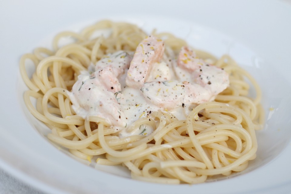 Spaghetti mit Lachs und Zitronensoße von McMoe | Chefkoch.de