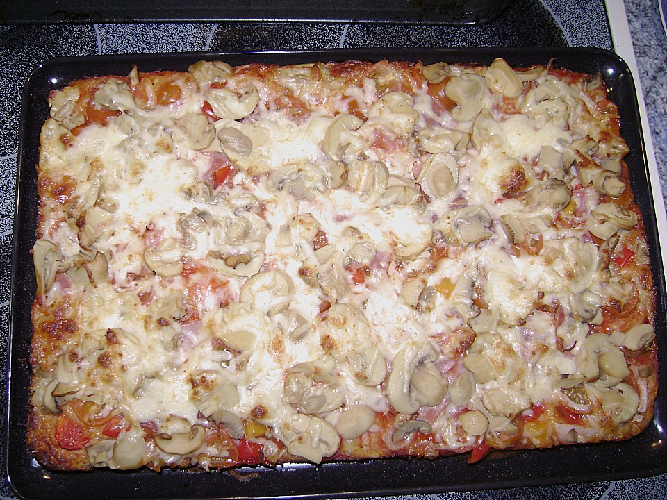 Leckeres Pizza - Blech von SHanai | Chefkoch.de