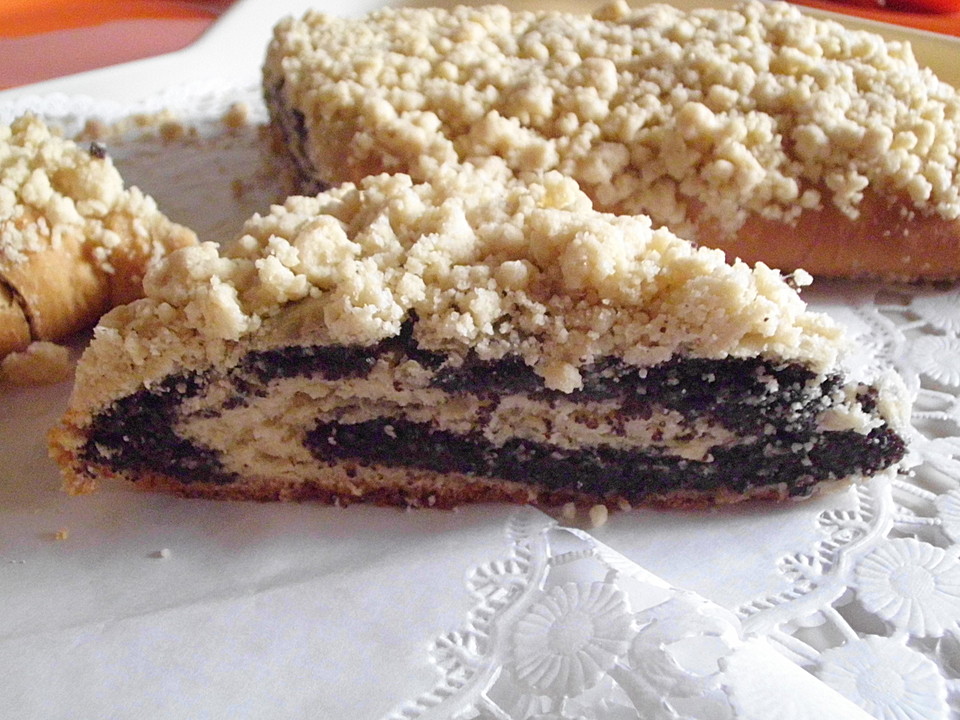 Mohnkuchen / Mohnstrudel mit Streuseln, Hefeteig von Schmim | Chefkoch.de