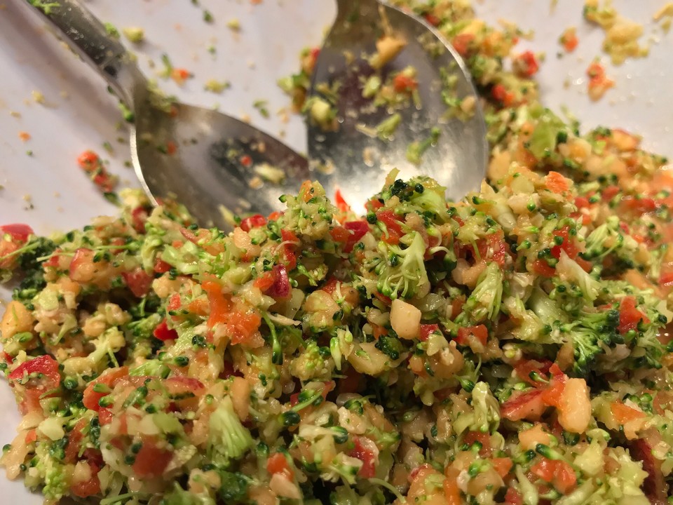 Brokkolisalat - Ein sehr leckeres Rezept | Chefkoch.de