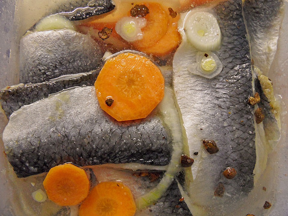 Würzig eingelegter Hering (Inlagd sill) von albrici | Chefkoch.de Würzig eingelegter Hering (Inlagd sill) von albrici | Chefkoch.de