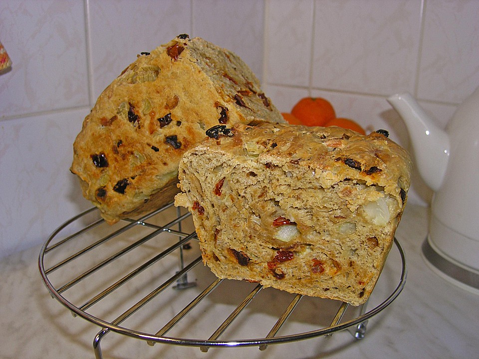 Zwiebel-Käse Brot mit Tomaten von himbeerpfötchen | Chefkoch.de