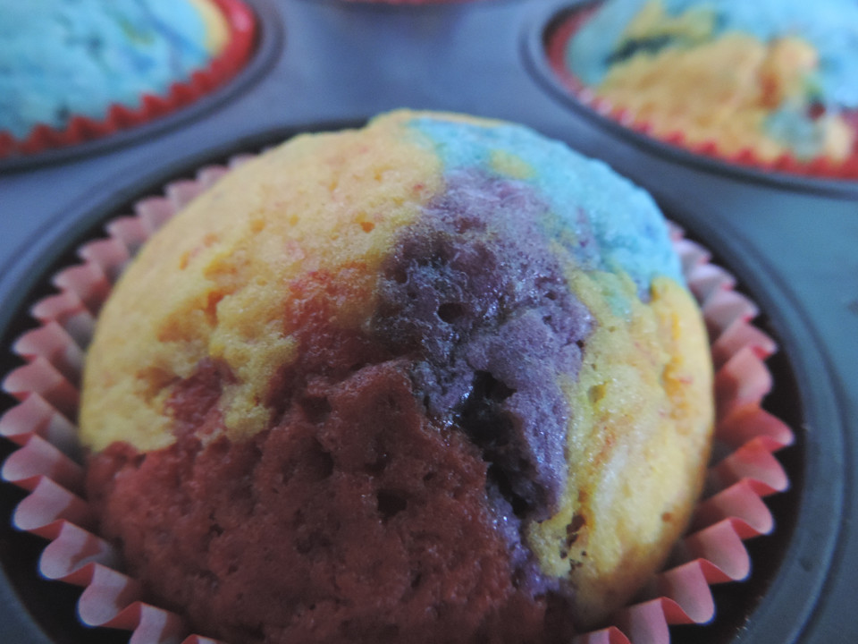 Schnelle Rainbow-Muffins von Schleckermaus95 | Chefkoch.de