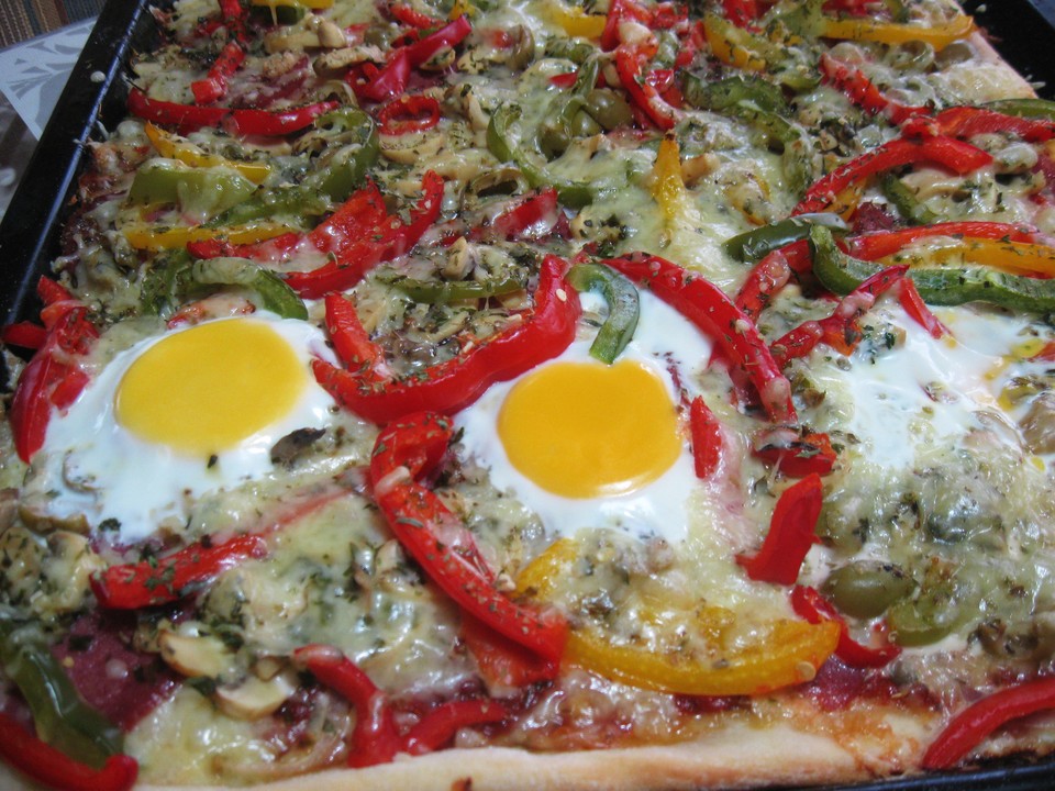Pizza mit Spiegelei von sylviahochscheid | Chefkoch.de