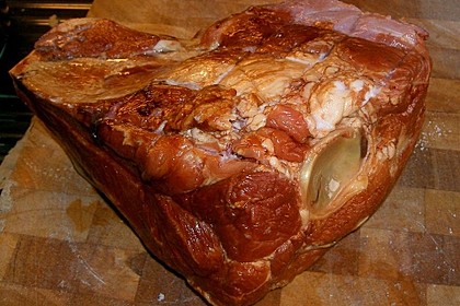 Geselchtes Rauchfleisch in der Brühe mit Spätzle und Kartoffelsalat von ...