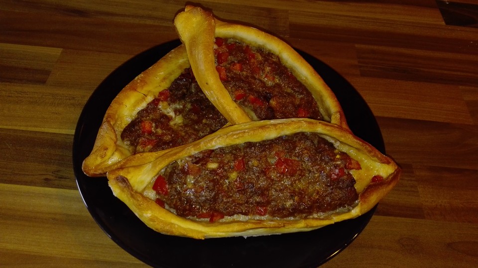 Hackfleisch-Schiffchen - Kıymalı Pide von SekerliTatli | Chefkoch.de