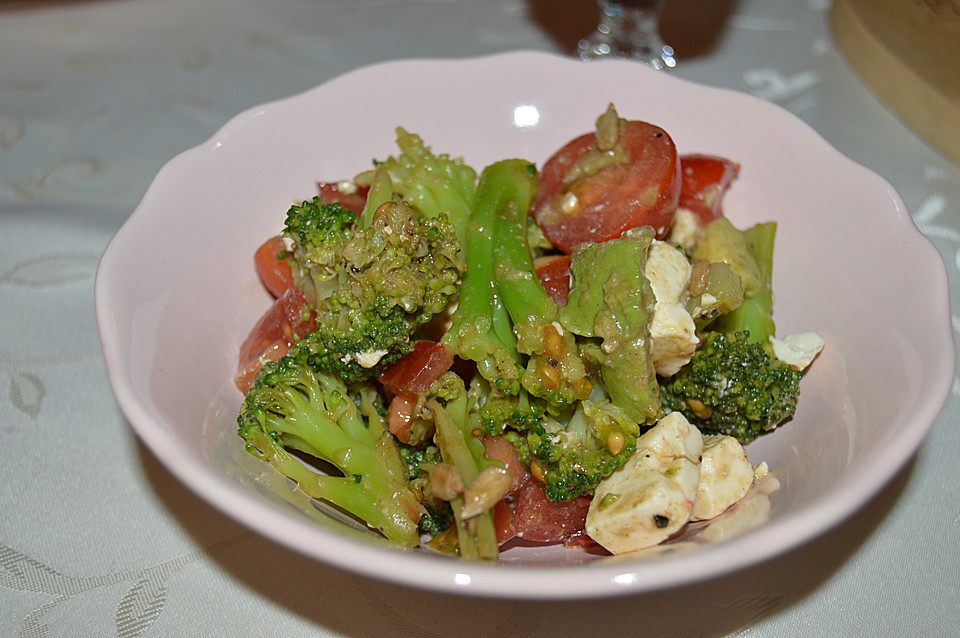 Schneller Brokkolisalat von irgendwieanders1 | Chefkoch.de