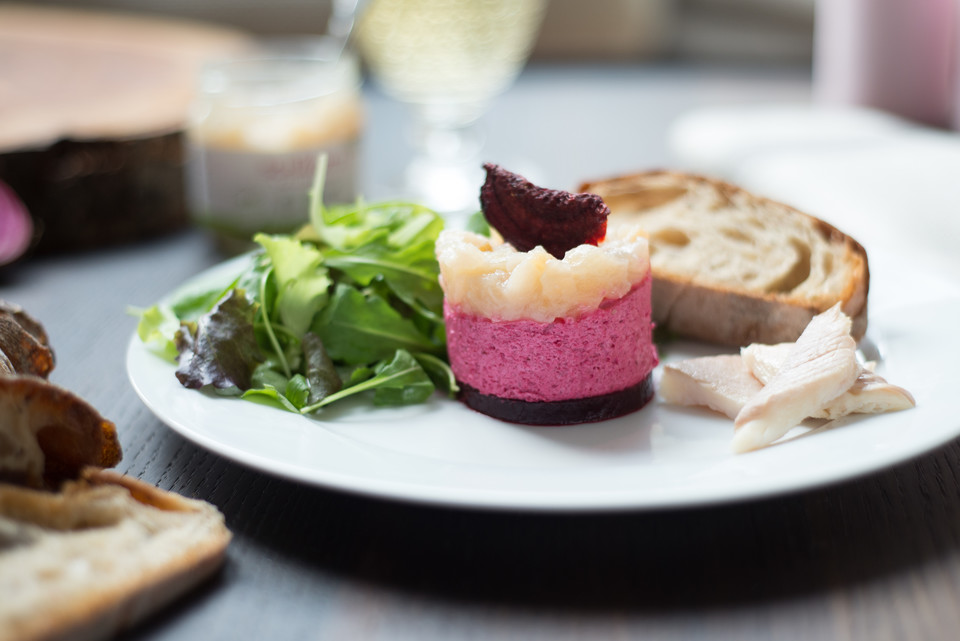Rote-Bete-Meerrettich-Mousse Mit Räucherforelle – KVMY