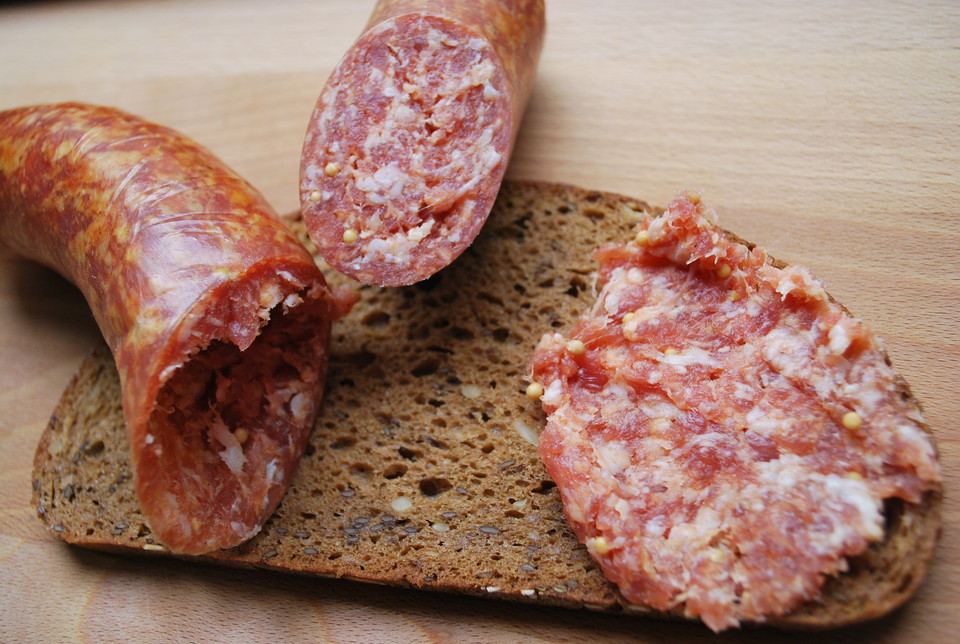 Selbst gemachte streichfähige Mettwurst von Akitastern | Chefkoch.de