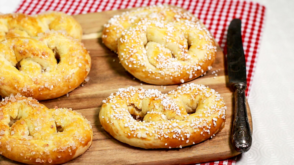 Butterbrezeln süß oder salzig von Esslust | Chefkoch.de