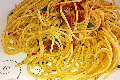 Spaghetti mit getrockneten Tomaten (Rezept mit Bild) | Chefkoch.de