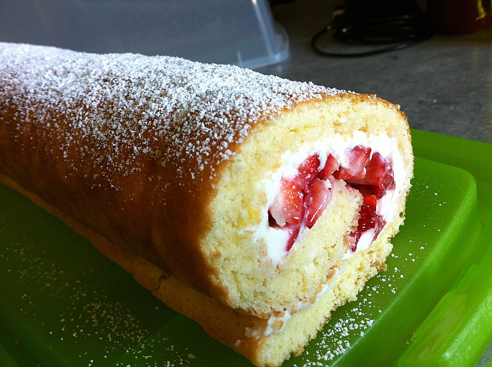 Leichte Erdbeerrolle von tina4711 | Chefkoch.de