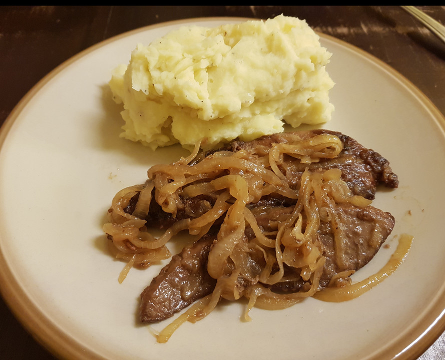 Gebratene Leber mit Zwiebelhaube von susili101 | Chefkoch.de